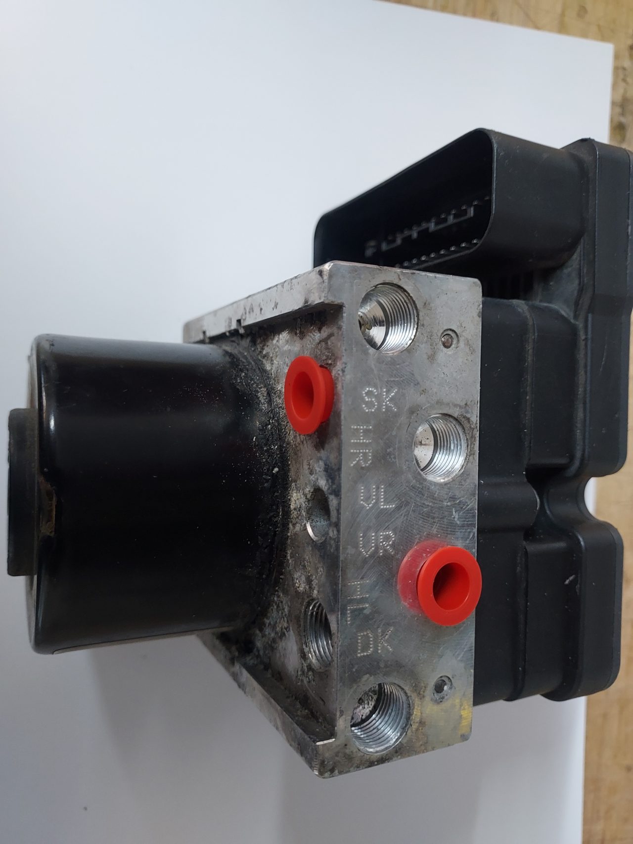 ABS Modulator / Pump Plug Set - 100 Units - Parts Labelling Solutions